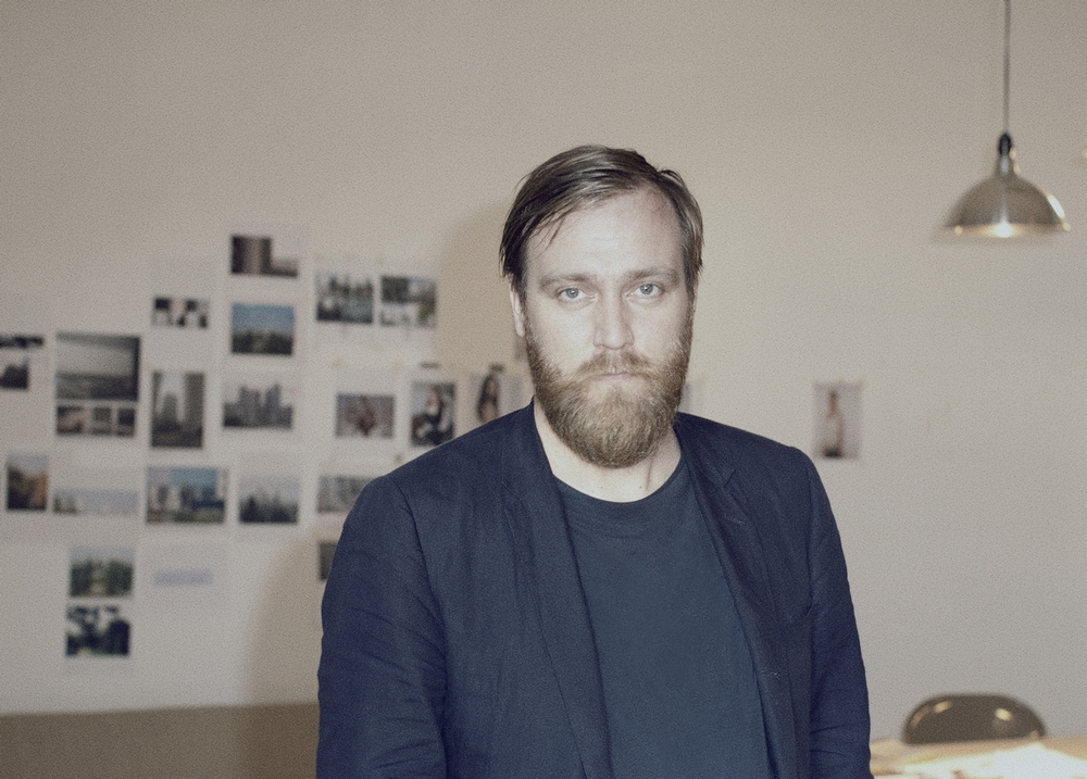 Jesper Just i Den Danske Pavillon - Kunstkritikk