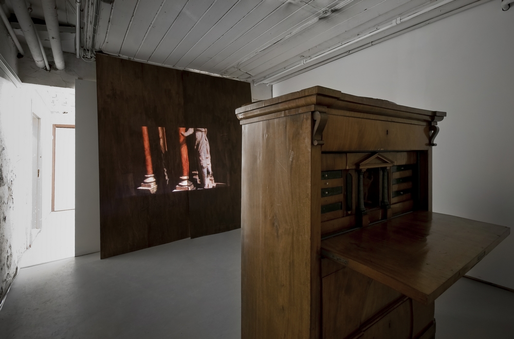 Mellom opprør og bevaring - Kunstkritikk