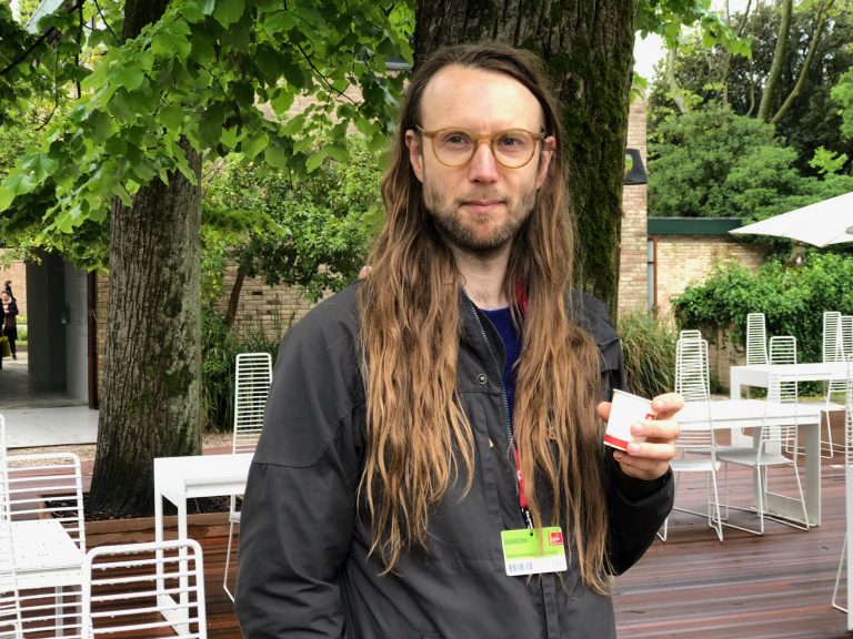 Når mennesket ikke lenger er i sentrum - Kunstkritikk