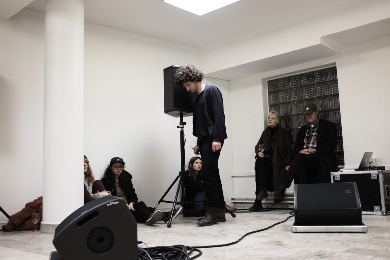 Learning to Do Things Differently - Kunstkritikk