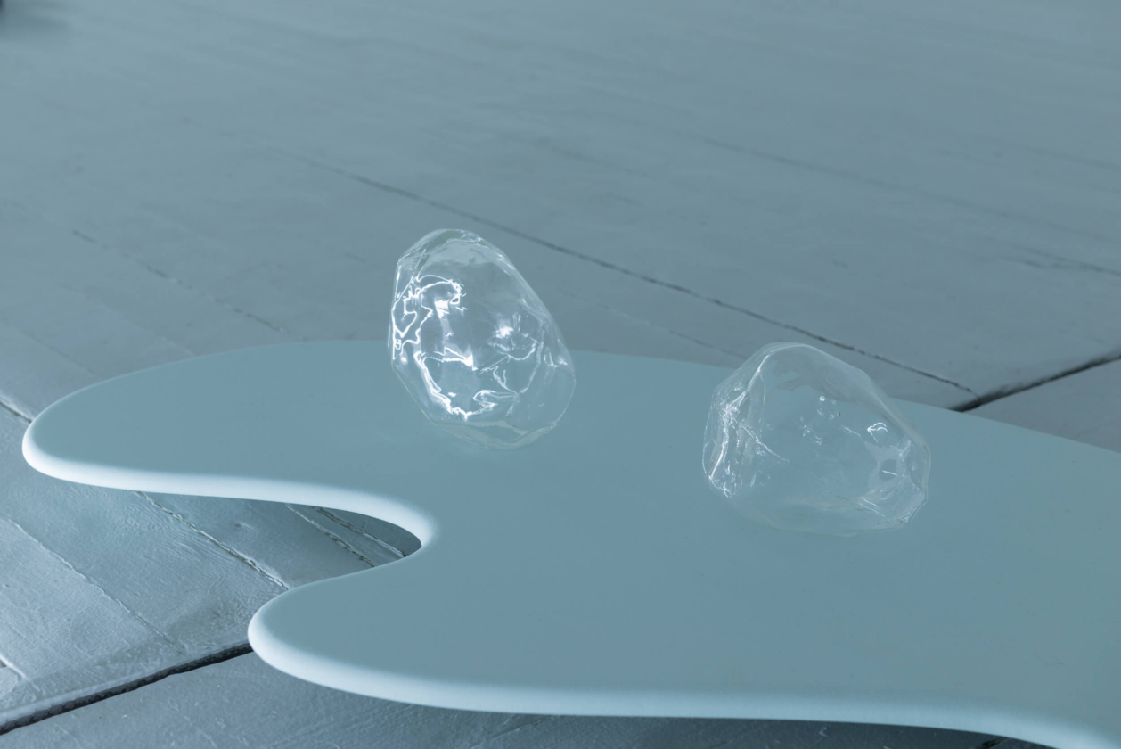 Hallo der inne - Kunstkritikk