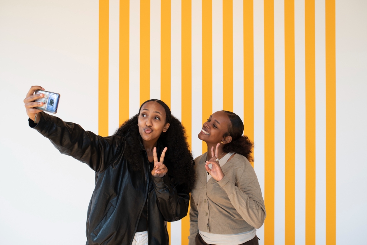 Romskipet har landet - Kunstkritikk