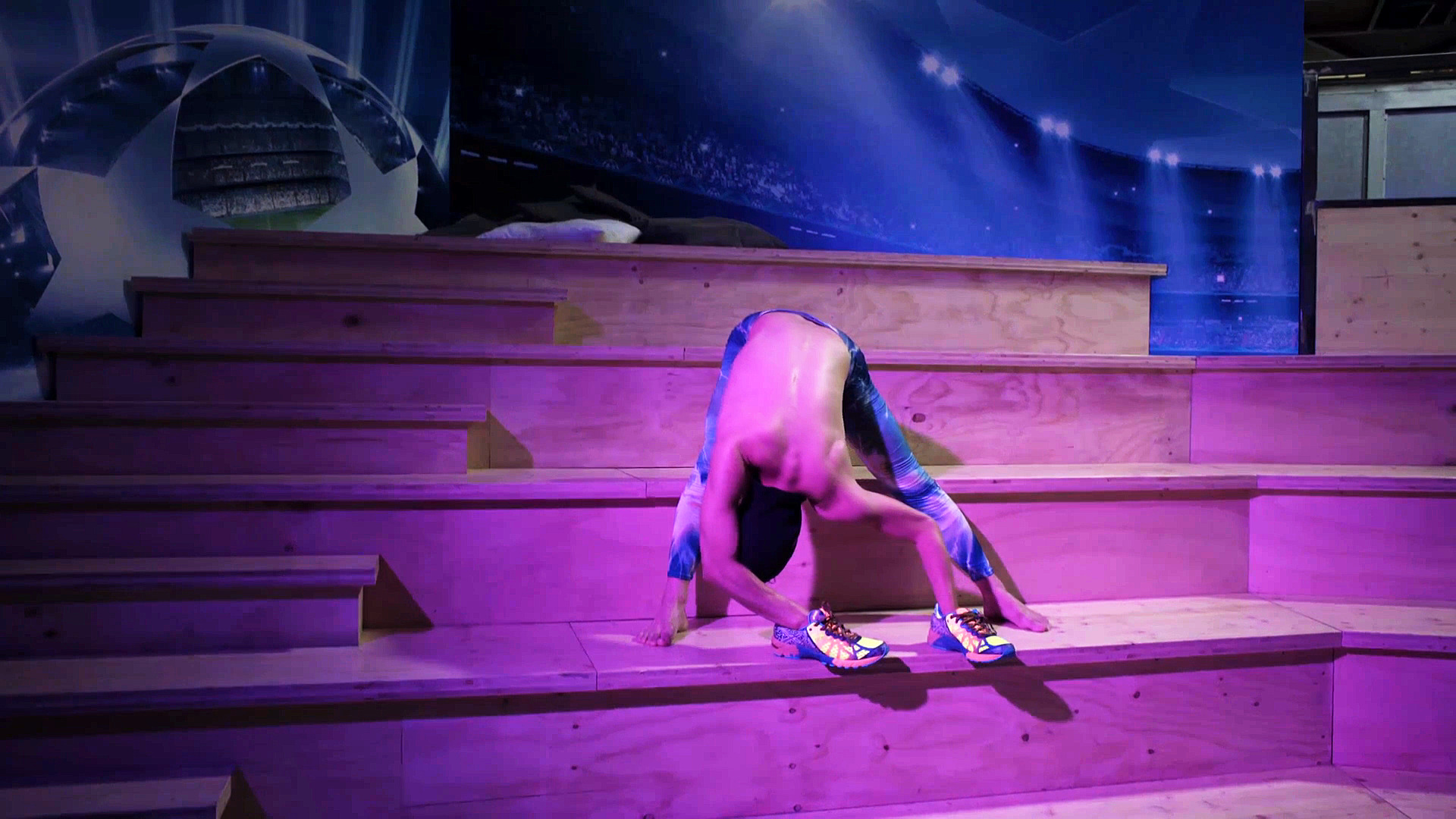 Vennligst vent - Kunstkritikk