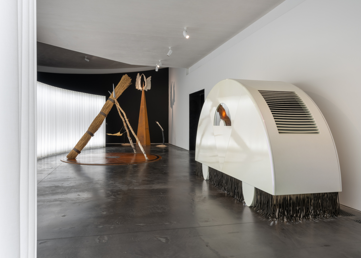 Sci-fi glamour - Kunstkritikk