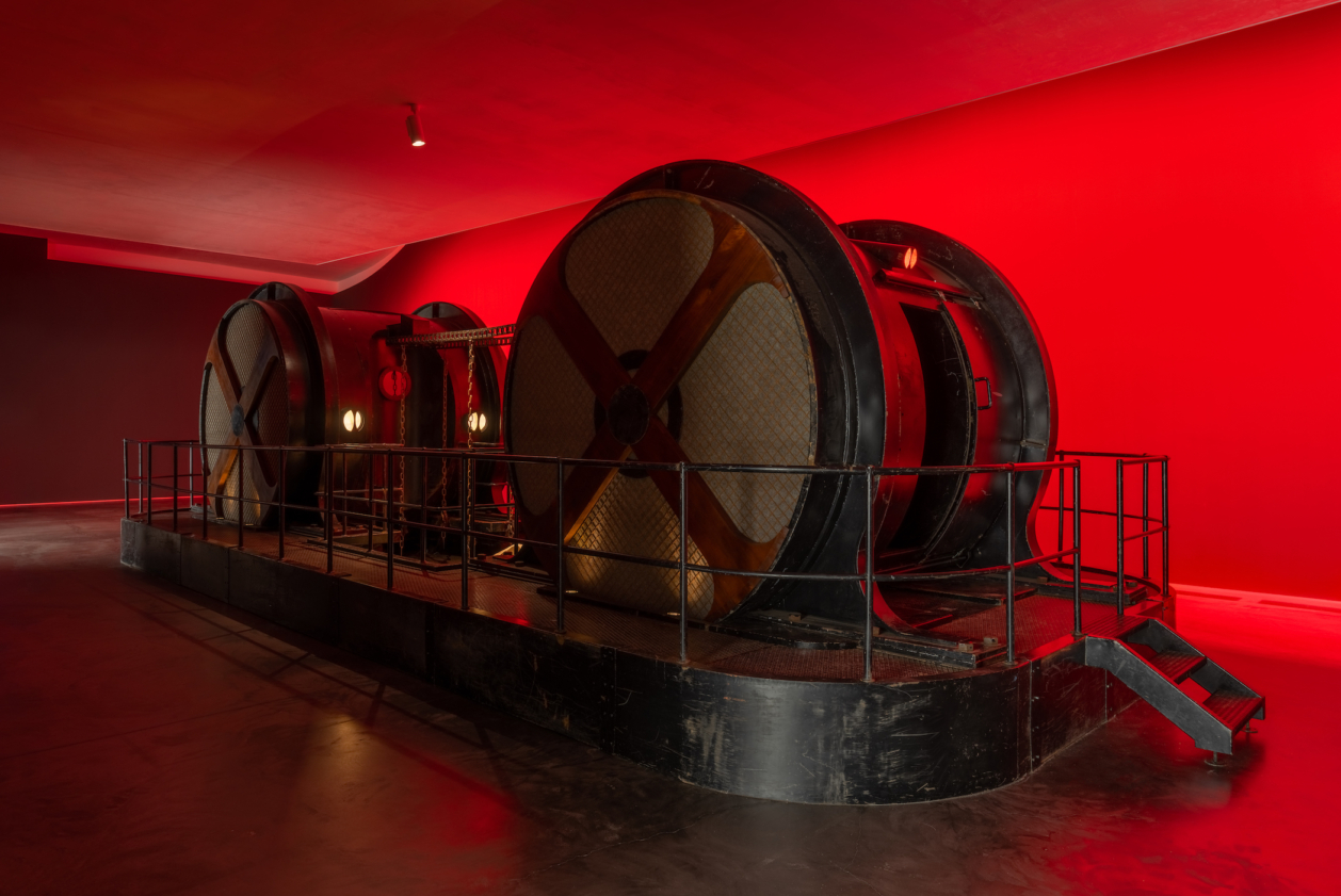 Sci-fi glamour - Kunstkritikk