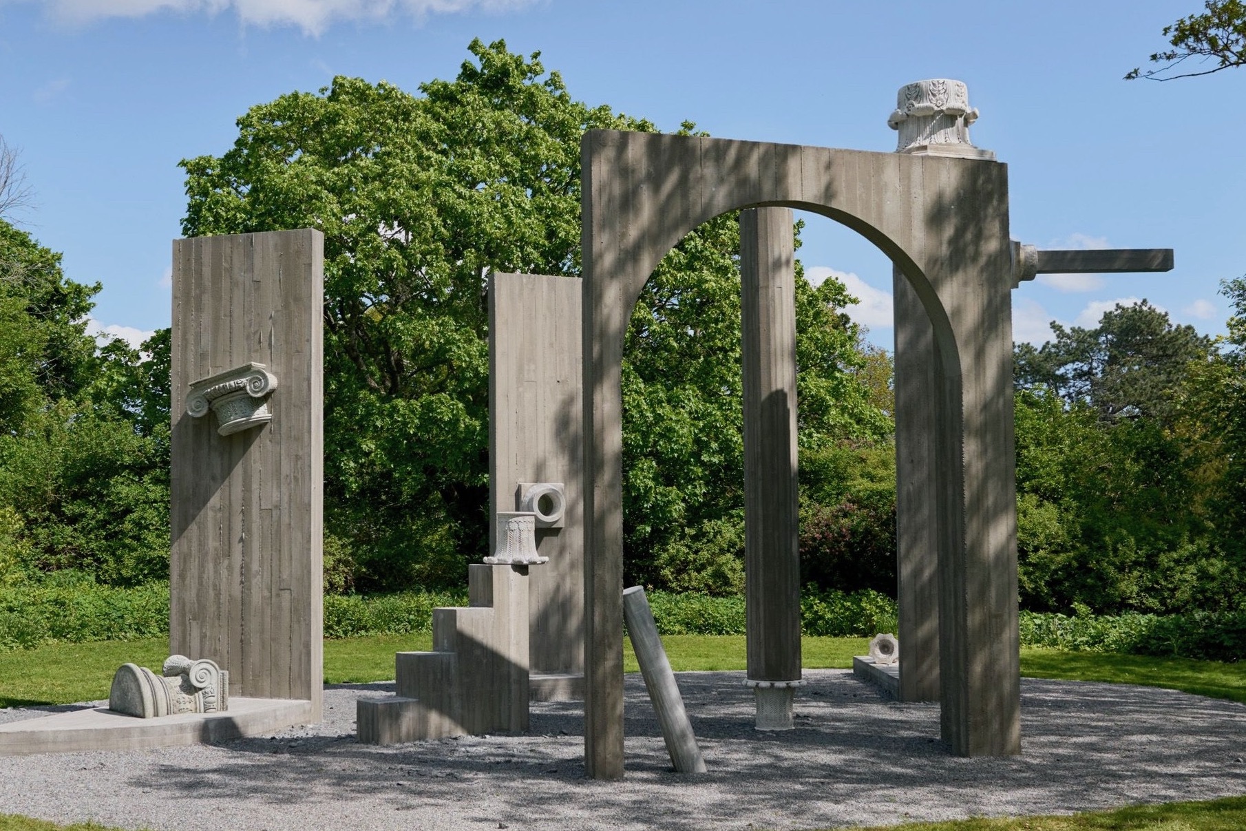 Monika Sosnowskas brutalistiska ruin av luft - Kunstkritikk